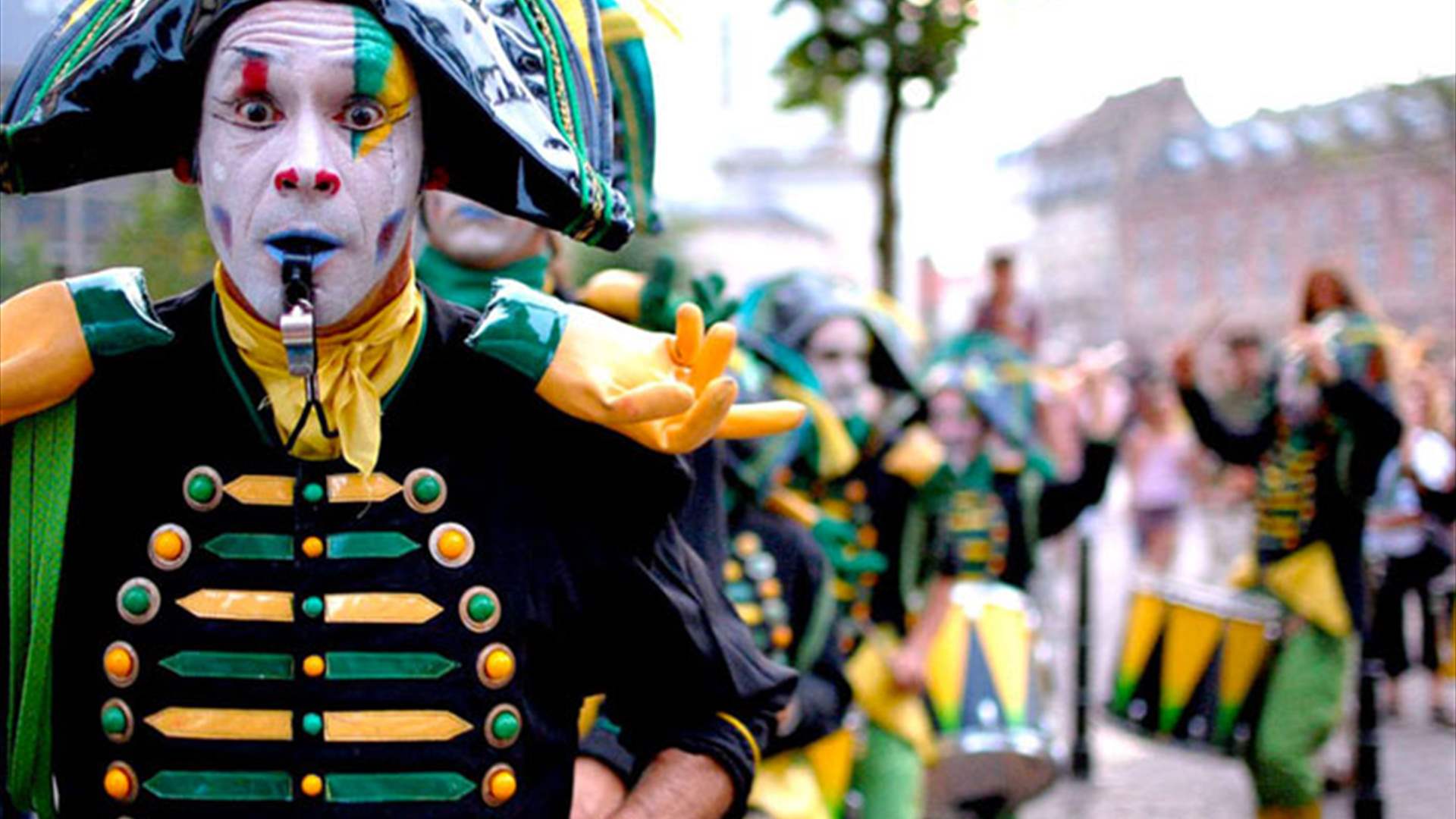 ROAMING ACTS | CirqueDuLiban
